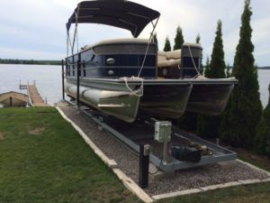 Boat lift - R & J Machine - rail system / aluminum