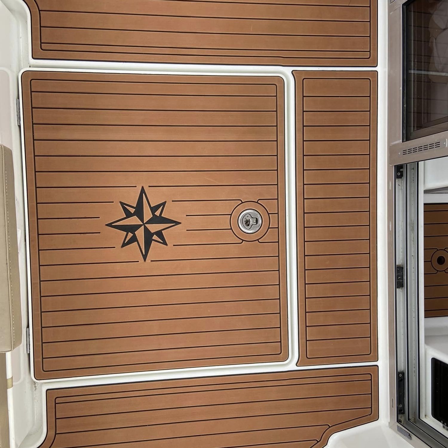 Non-slip boat decking - Deckfab - cockpit linings / teak slat / teak-effect