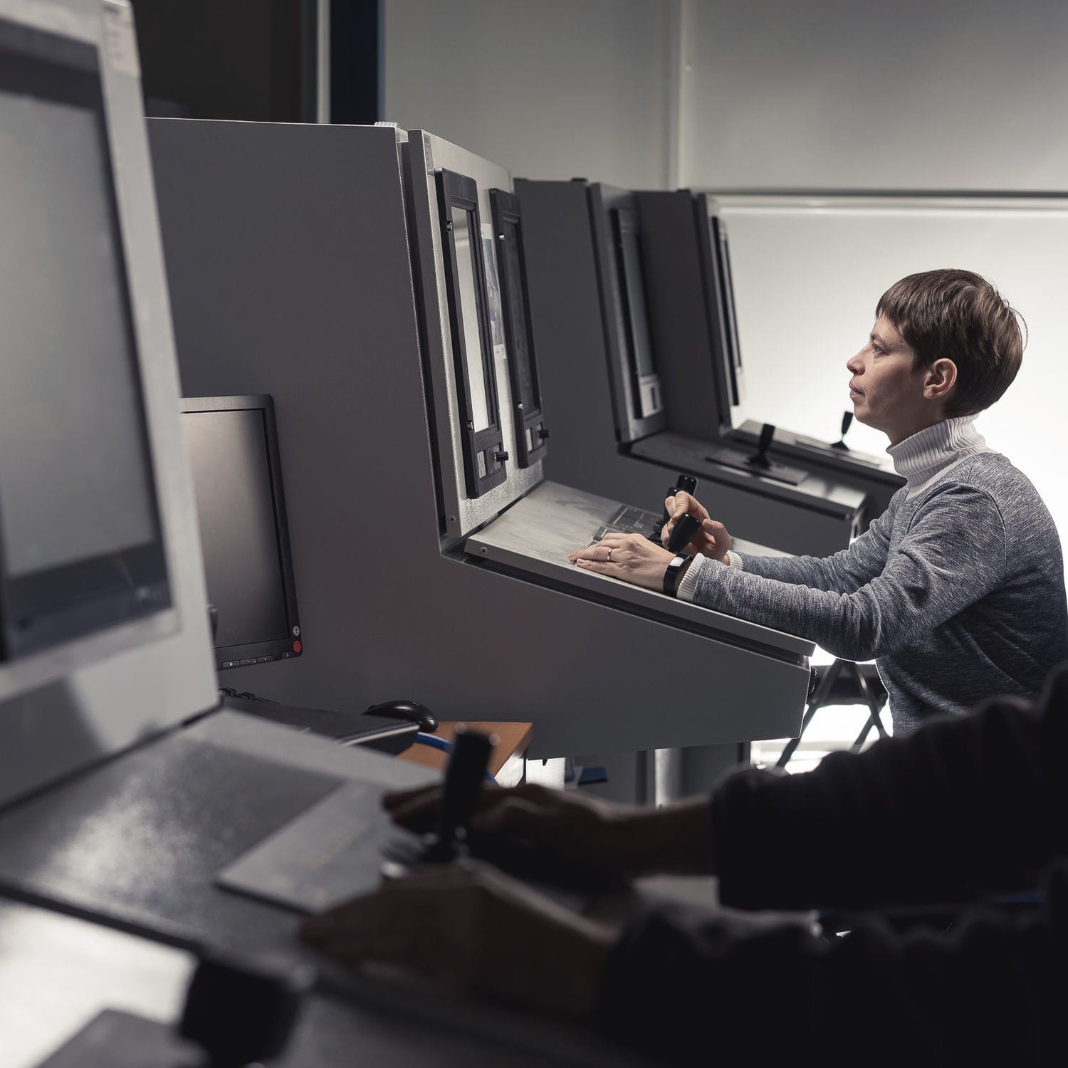 Ship dynamic positioning system (DPS) - SIREHNA