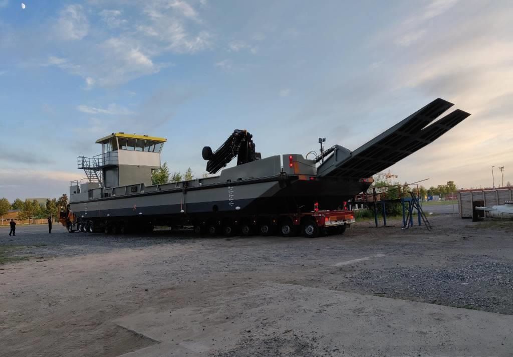 Work barge - FB Pontoons - inboard