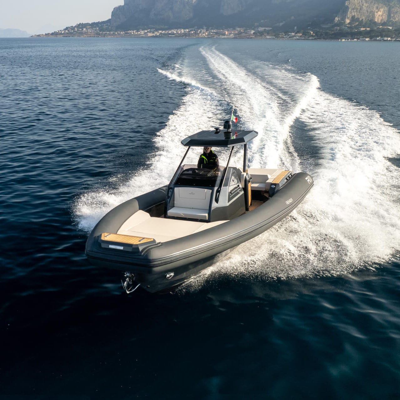 Inboard inflatable boat - R11 EFB - RENIER - twin-engine / rigid ...