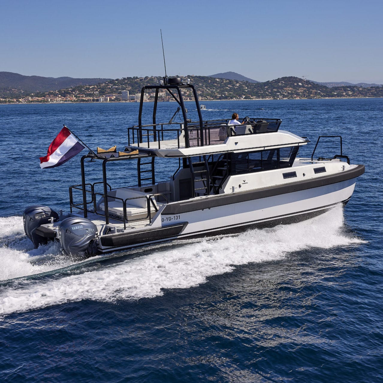 Catamaran express cruiser - Vandal Marine BV - outboard / twin-engine ...
