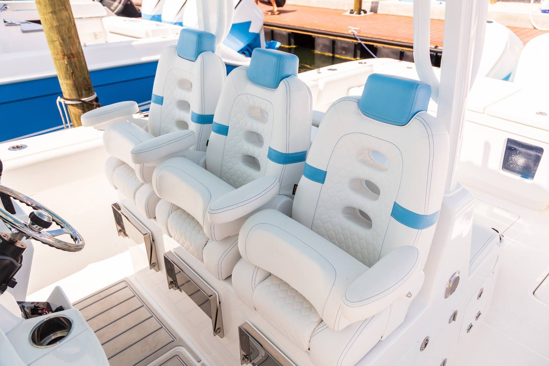 Outboard express cruiser - SPECIALE - HCB Yachts - triple-engine / open ...