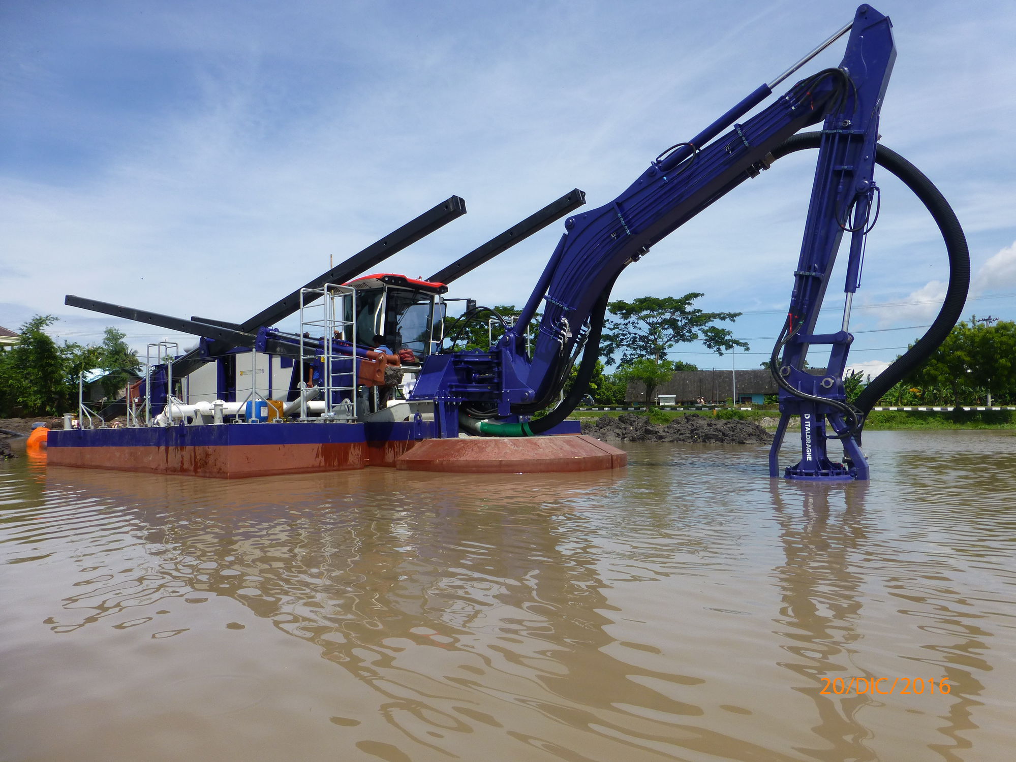 Work boat - OCTOPUS 40 - Italdraghe - backhoe dredge / multihull / inboard