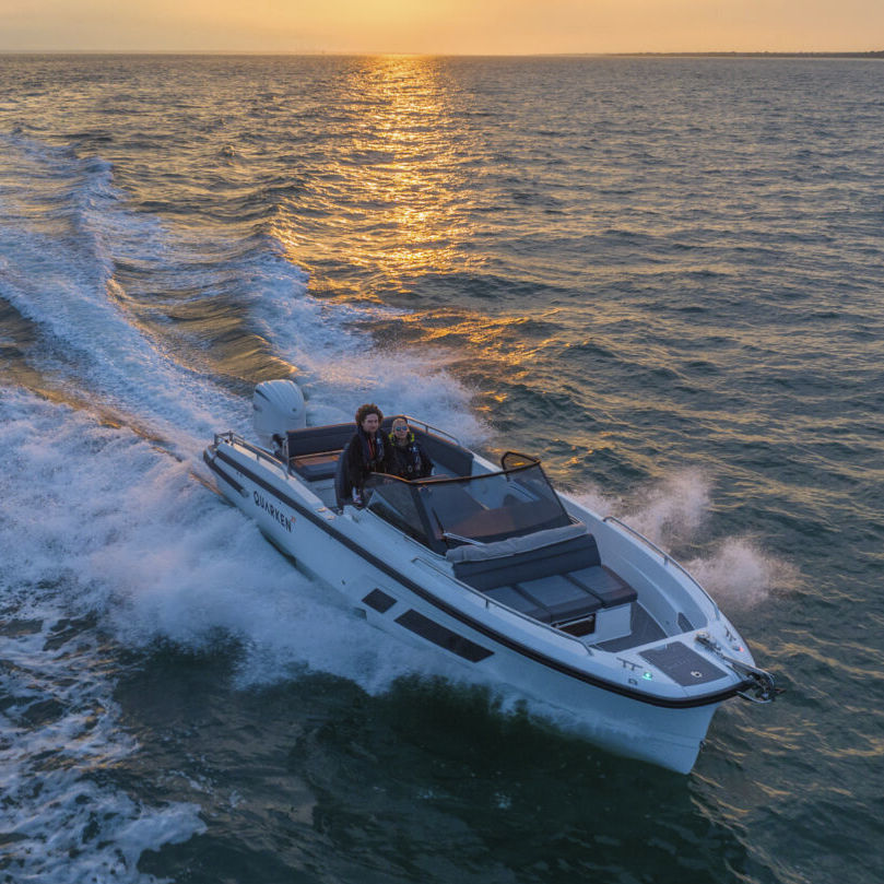 Outboard center console boat - 27 Open - QUARKEN Boats - stepped hull ...