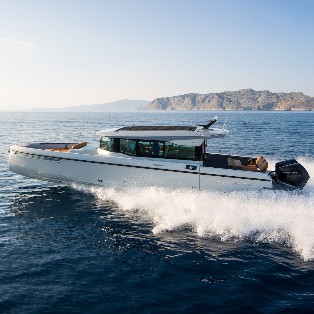 Outboard express cruiser - 320 GTC - Saxdor Yachts Oy - twin-engine ...