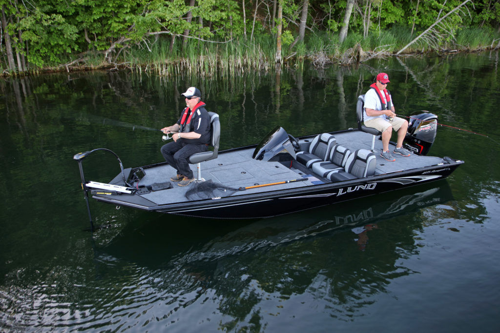 Outboard bass boat - Lund - side console / sport-fishing / aluminum