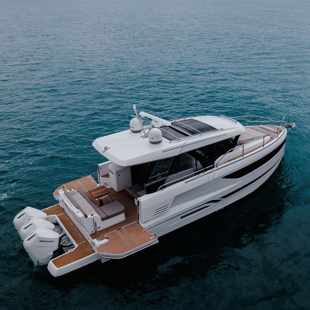 Outboard express cruiser - 44 - Wellcraft - triple-engine / wheelhouse ...