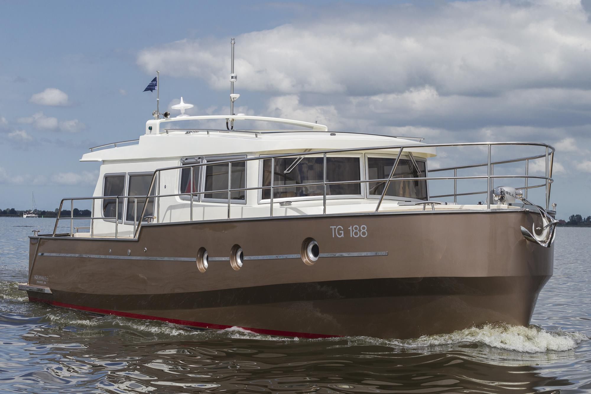 Inboard express cruiser - Andante 380 OC - Aquanaut - hard-top / 2 ...