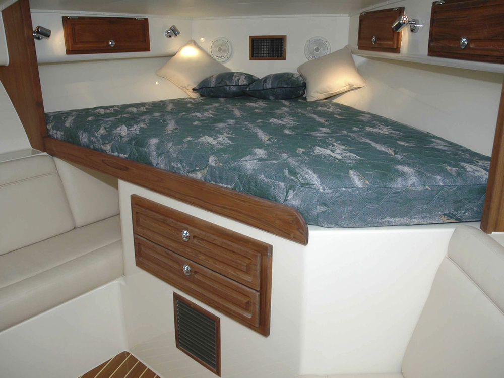 Outboard express cruiser - 32 EXPRESS - Albemarle - flybridge / sport ...