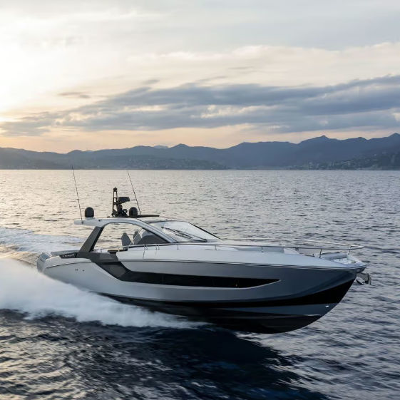 Outboard express cruiser - VERVE 48 - Azimut - triple-engine / open ...