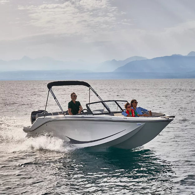 Outboard deck boat - M19 - Bayliner - open / dual-console / bowrider