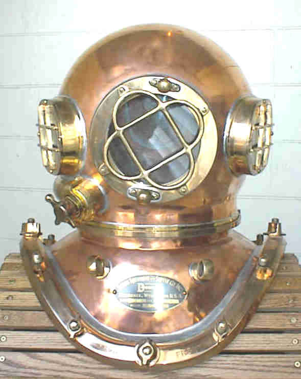 Professional diving helmet - 29134 - DESCO Corporation