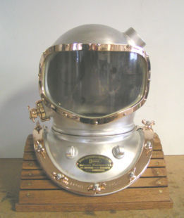 Professional diving helmet - 29500 - DESCO Corporation