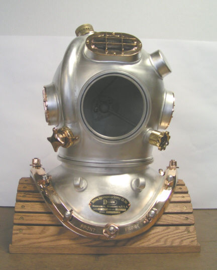 Professional diving helmet - 29134N - DESCO Corporation