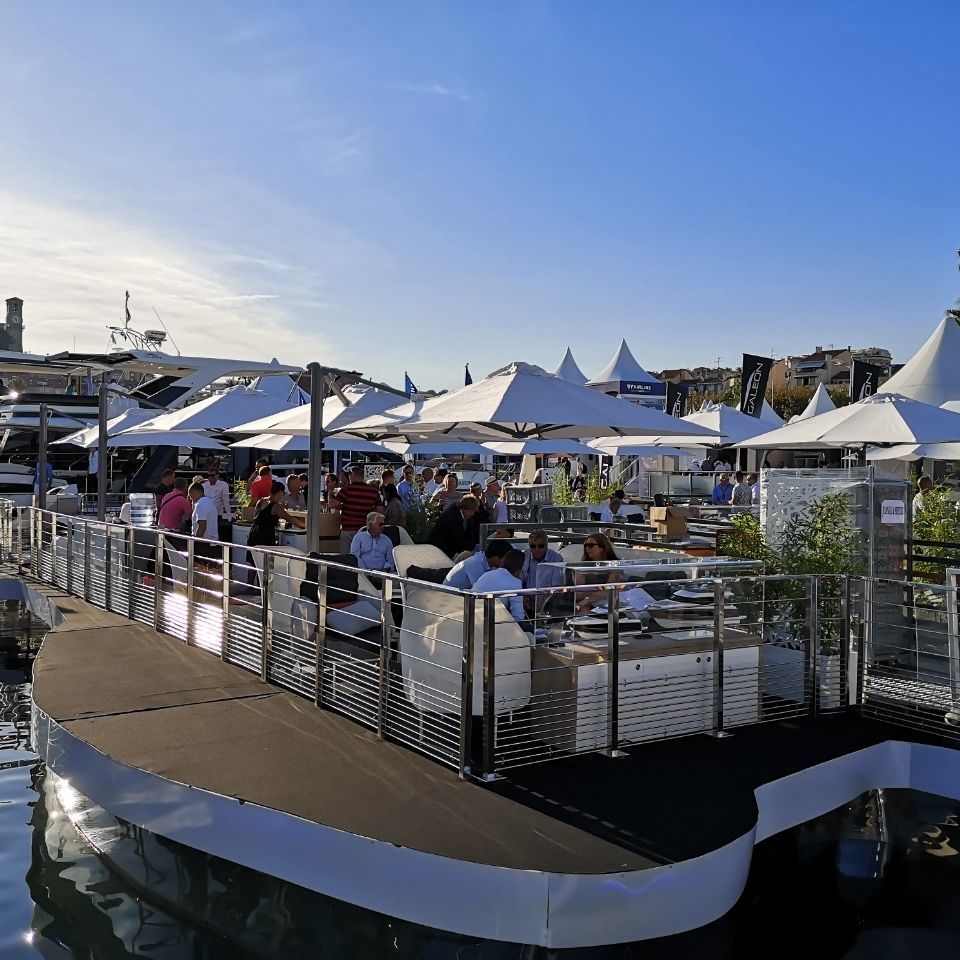Hotel floating structure - AQUA-MODULE - for special events