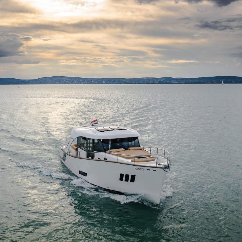 Inboard express cruiser - 450 - PELSOLUTIONS - electric / twin-engine ...