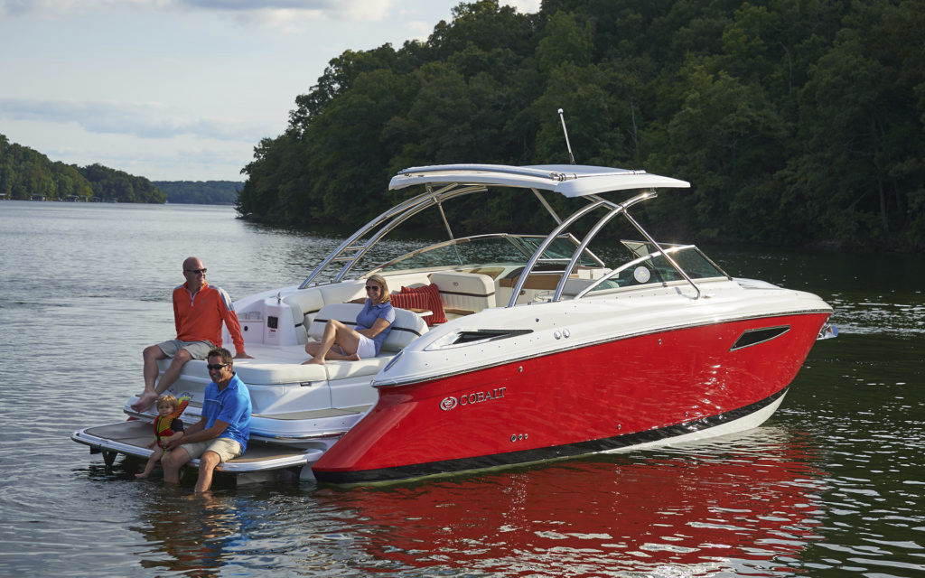 Inboard express cruiser - R35 - Cobalt Boats - hybrid / open / bowrider