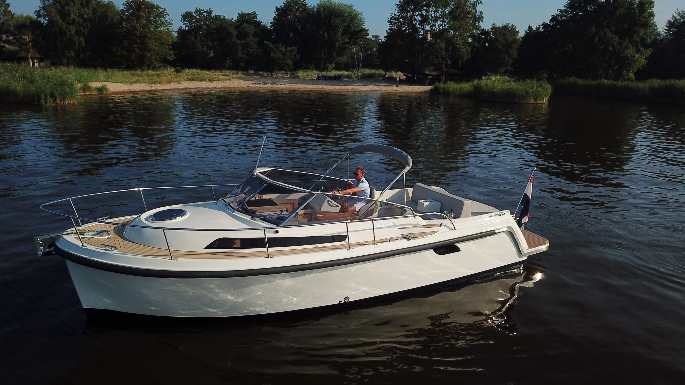 Inboard express cruiser - Intender 950 - Interboat - diesel / open ...