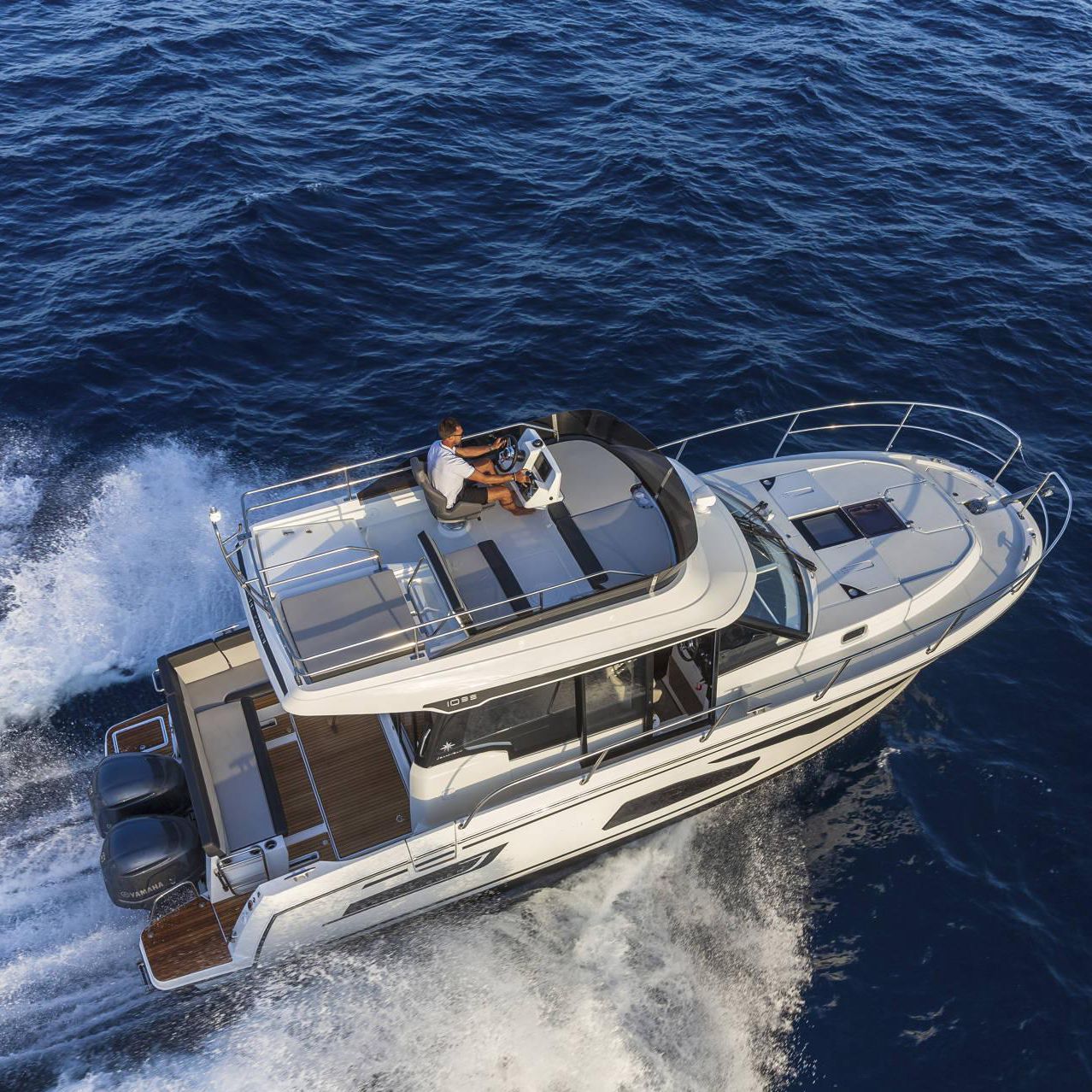 Outboard express cruiser - MERRY 1095 FLY - Jeanneau - Motorboats ...