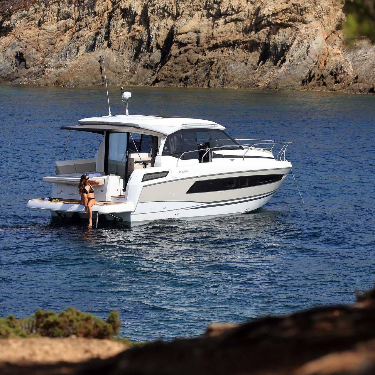Inboard express cruiser - NC 33 - Jeanneau - Motorboats - twin-engine ...