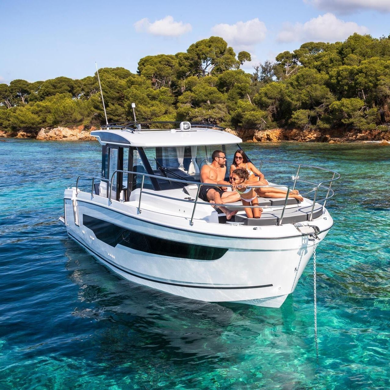 Outboard cabin cruiser - MERRY 895 - Jeanneau - Motorboats - twin ...