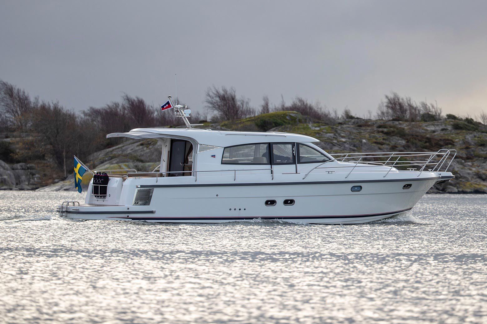 Inboard express cruiser - 405 Coupé - Nimbus - twin-engine / hard-top ...