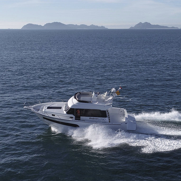 Inboard express cruiser - 1290 Evolution - Rodman - twin-engine ...