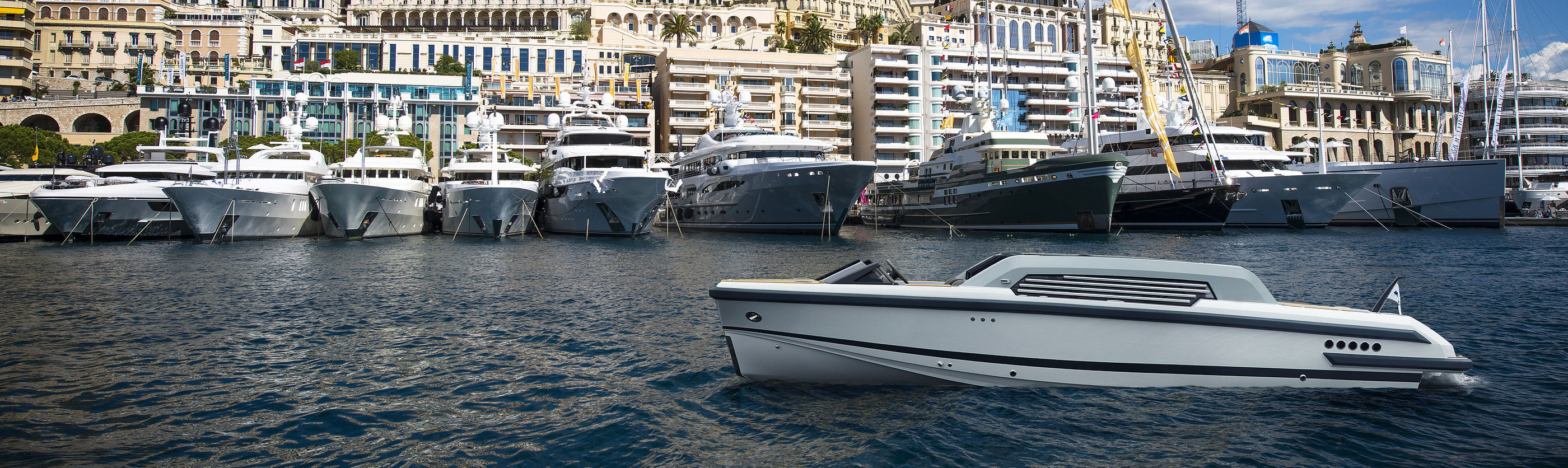 Inboard runabout - Luxury - Windy - dual-console / open / with cabin