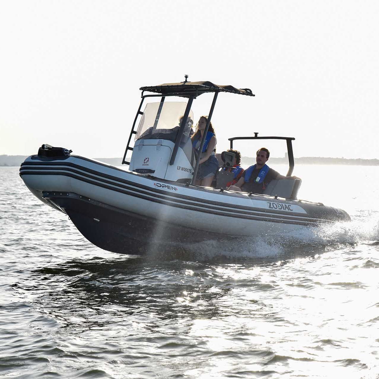 Outboard inflatable boat - 5.5 - ZODIAC - rigid / center console / open