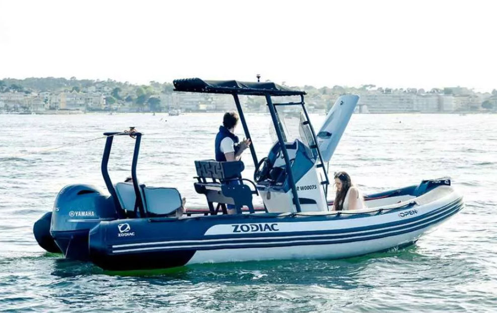 Outboard inflatable boat - 5.5 - ZODIAC - rigid / center console / open