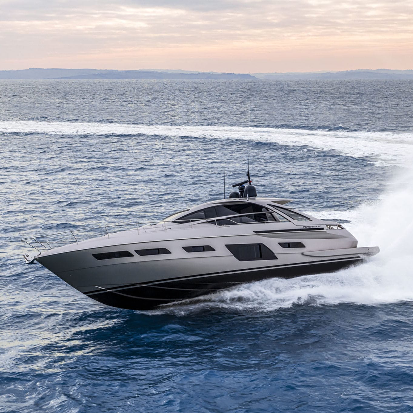 Cruising motor yacht - 7X - Pershing - hard-top / surface drive / 3-cabin