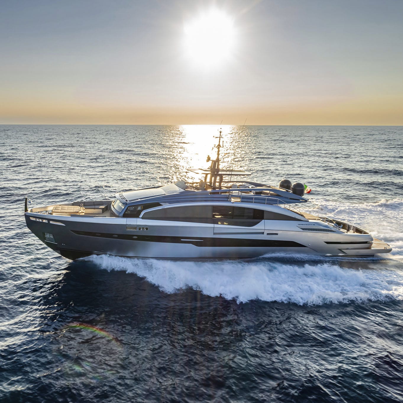 Cruising super-yacht - GTX116 - Pershing - flybridge / V-drive / 5-cabin