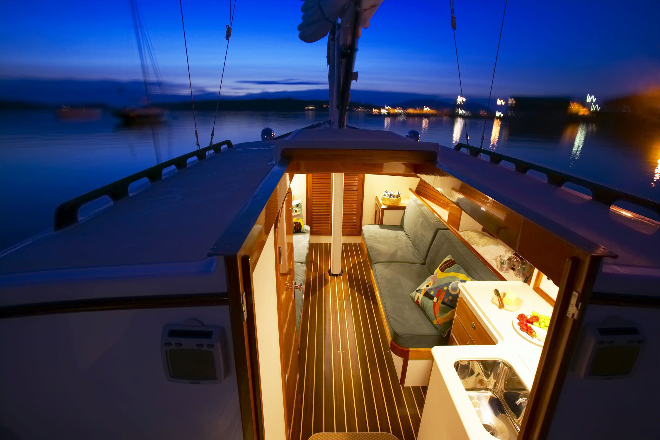 Classic sailboat - M36 - Morris Yachts - daysailer / center cockpit / 1 ...