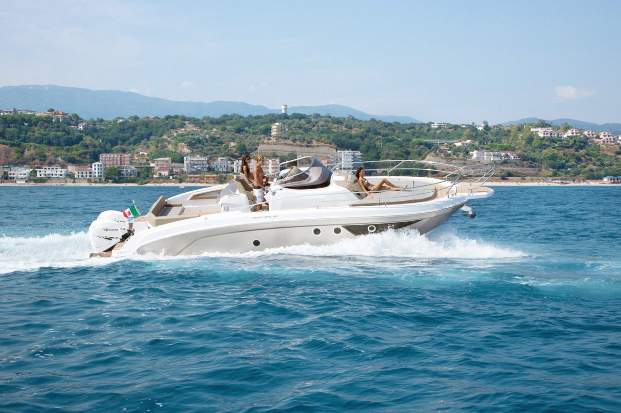 Outboard express cruiser - NEXT 370 SH - Ranieri - twin-engine / open ...