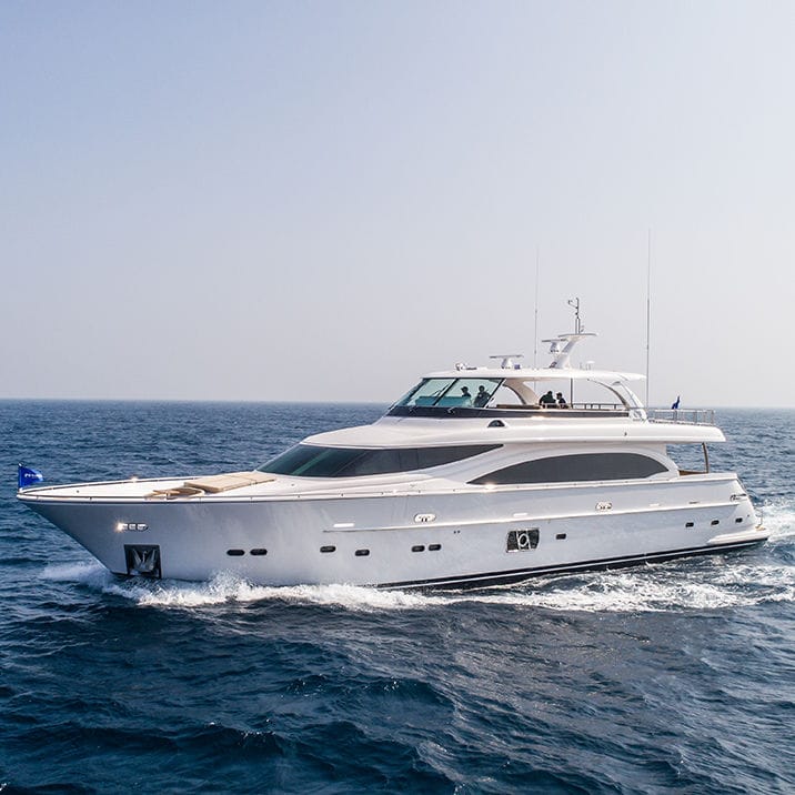 Cruising super-yacht - E98 - Horizon - flybridge / 5-cabin / displacement