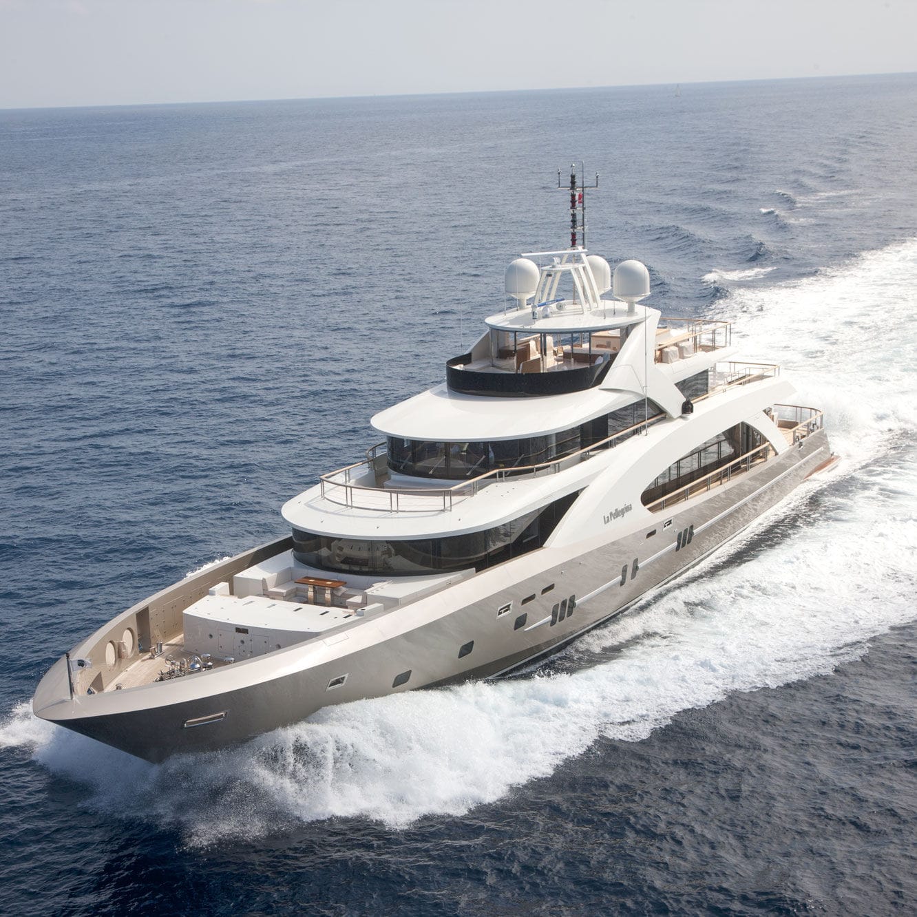 Cruising mega-yacht - 5000 - Couach - flybridge / 8-cabin / planing hull