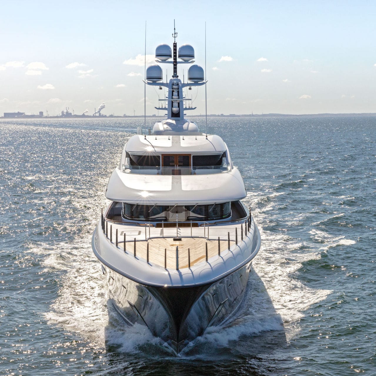 Super Mega Yachts