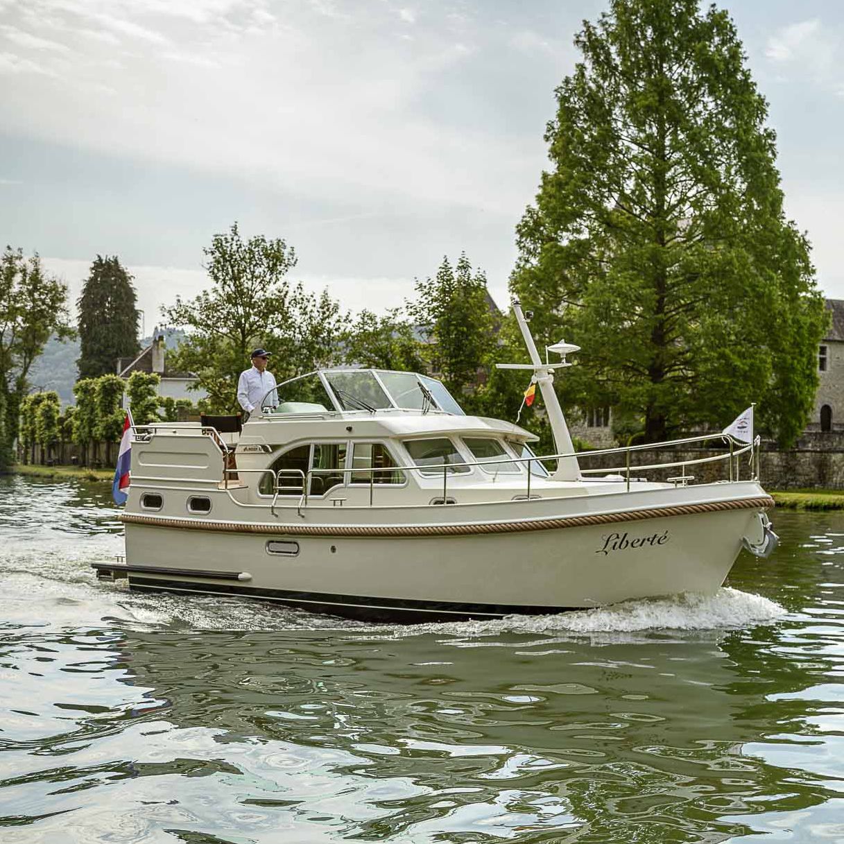 Inboard express cruiser - Grand Sturdy 30.0 AC - Linssen Yachts B.V ...