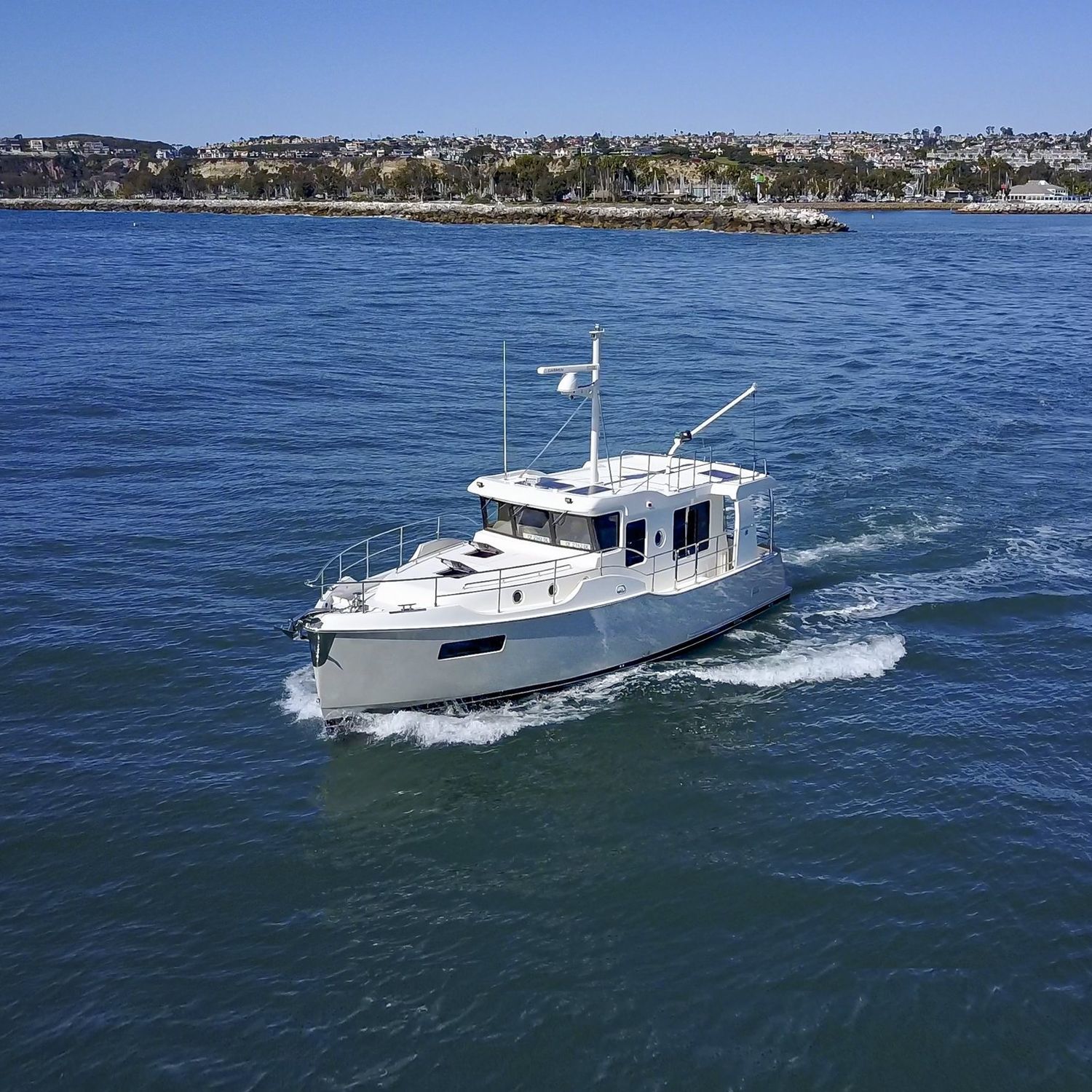 Inboard express cruiser - 41 - Nordhavn - twin-engine / flybridge / 2-cabin