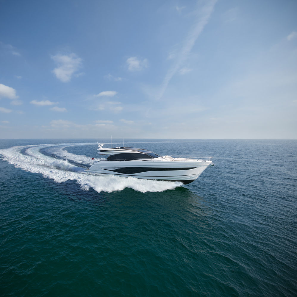 Cruising motor yacht - S72 - Princess - flybridge / 4-cabin / 8-berth