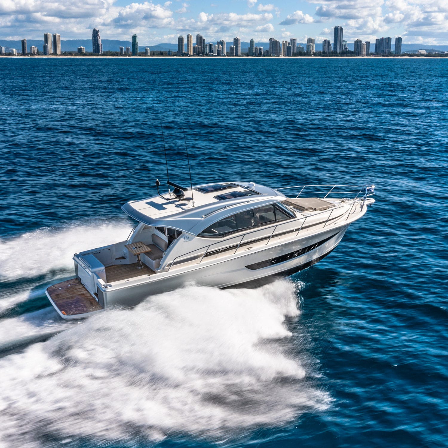 IPS POD express cruiser - 395 SUV - Riviera - diesel / twin-engine ...