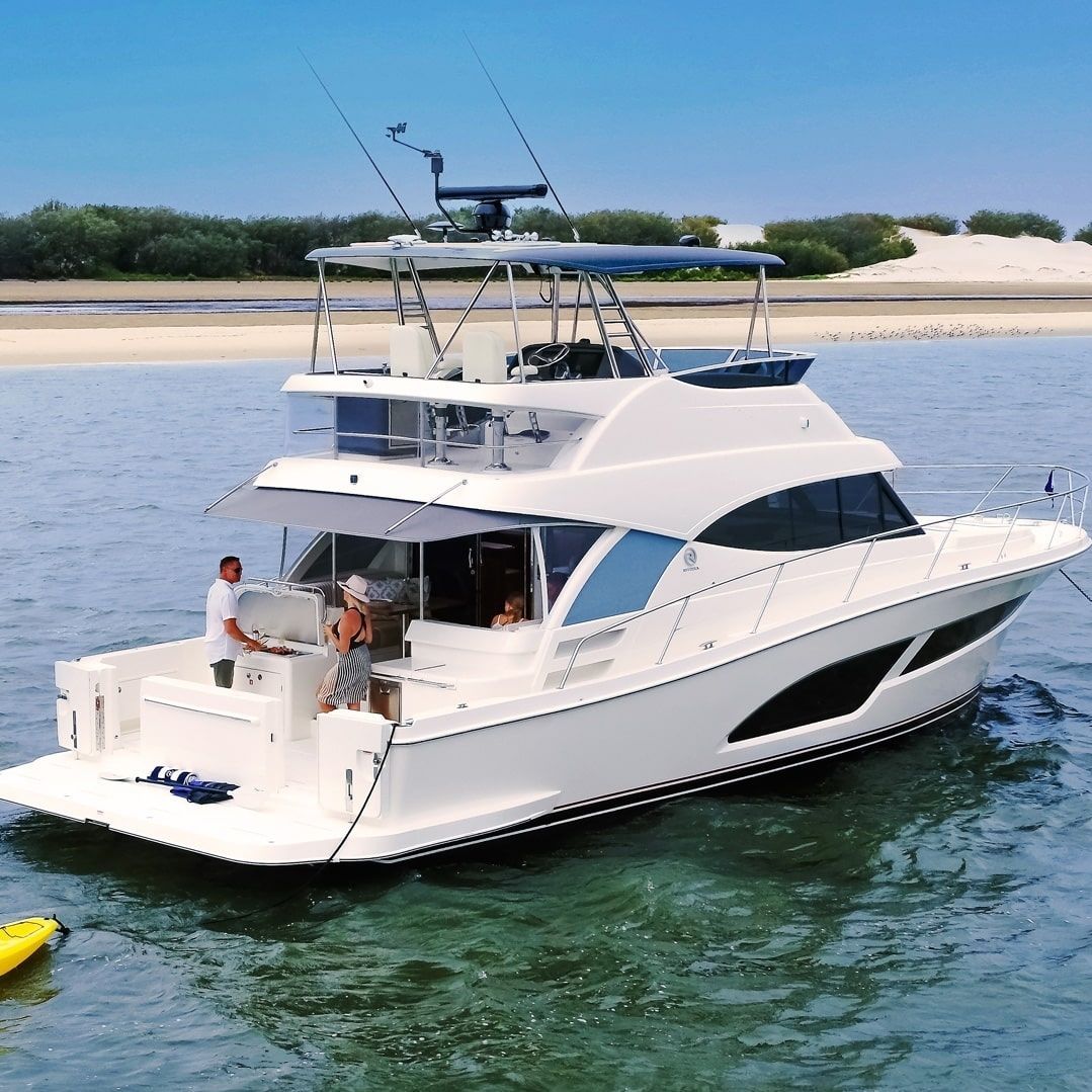 Fishing motor yacht - 46 - Riviera - flybridge / 2-cabin