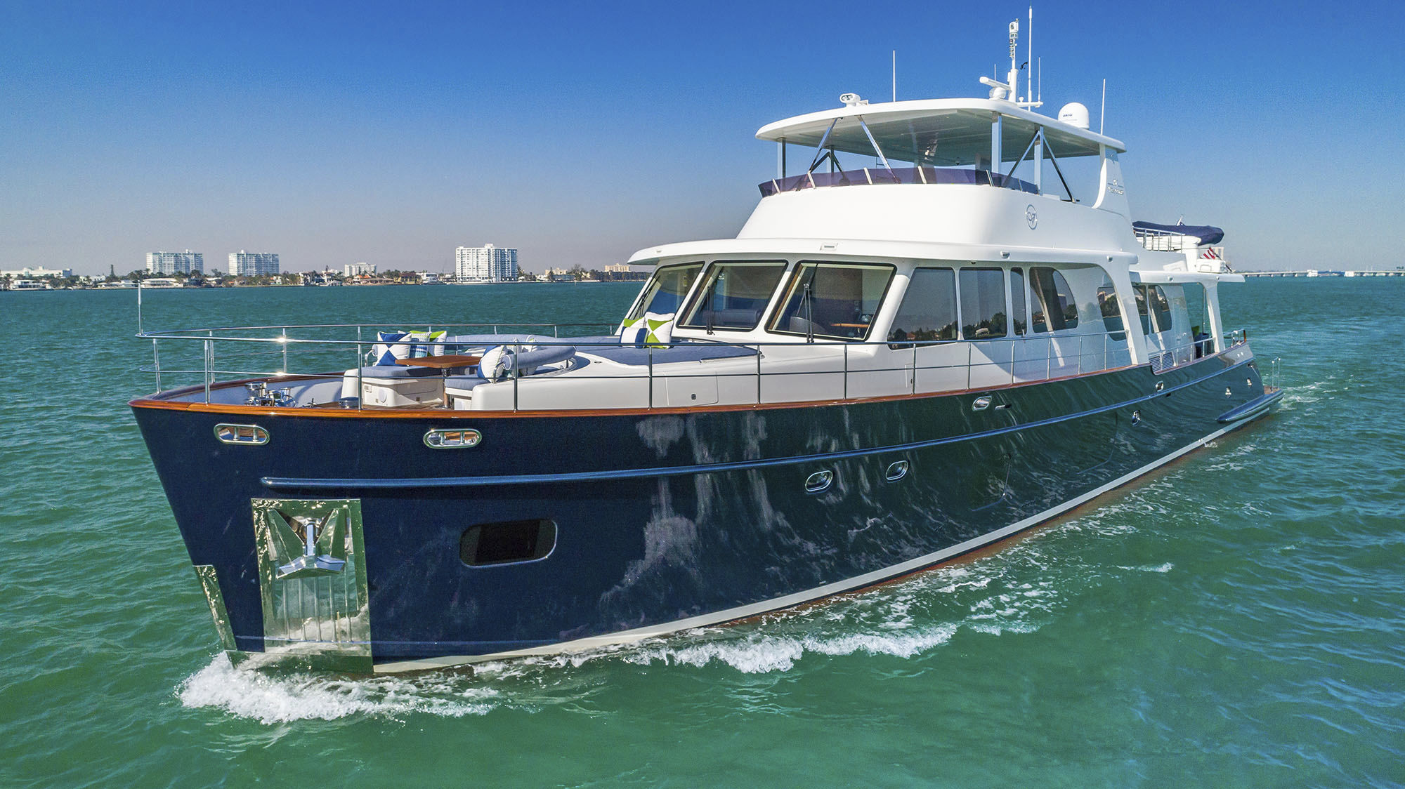 Cruising super-yacht - 107 - Vicem Yachts - Downeast / classic / flybridge