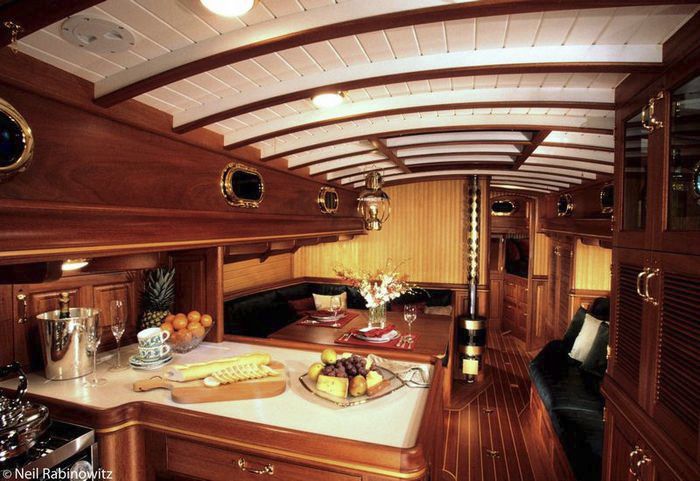 Classic sailing yacht - S/V BOUNTY - Legendary Yachts - open transom ...