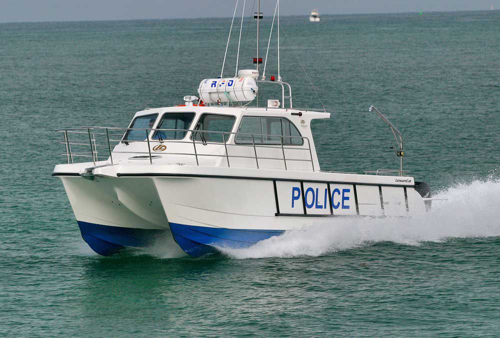 Patrol boat - 350 - LeisureCat - catamaran / outboard / diesel