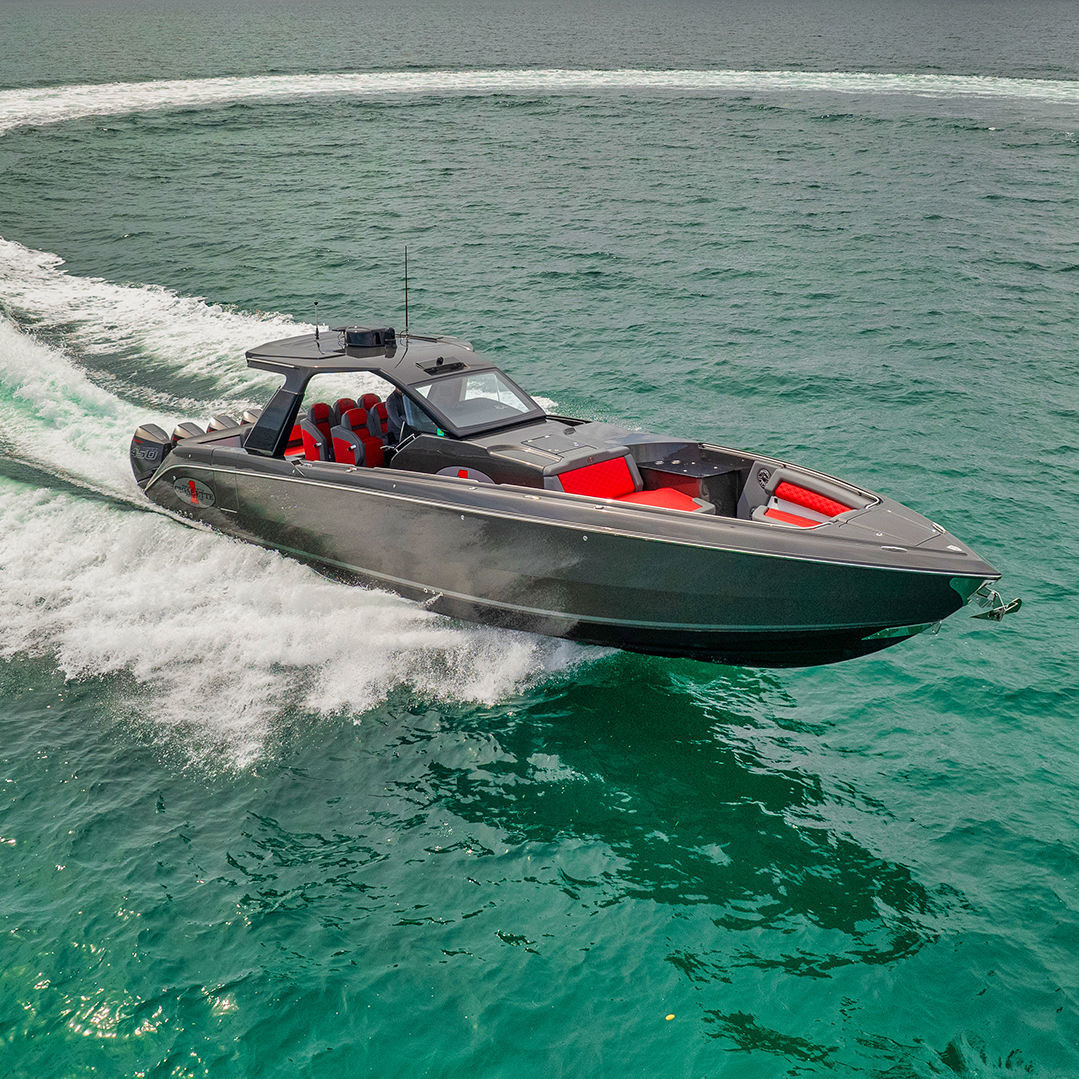 Outboard center console boat - 42’ NIGHTEAGLE - Cigarette Racing Team ...