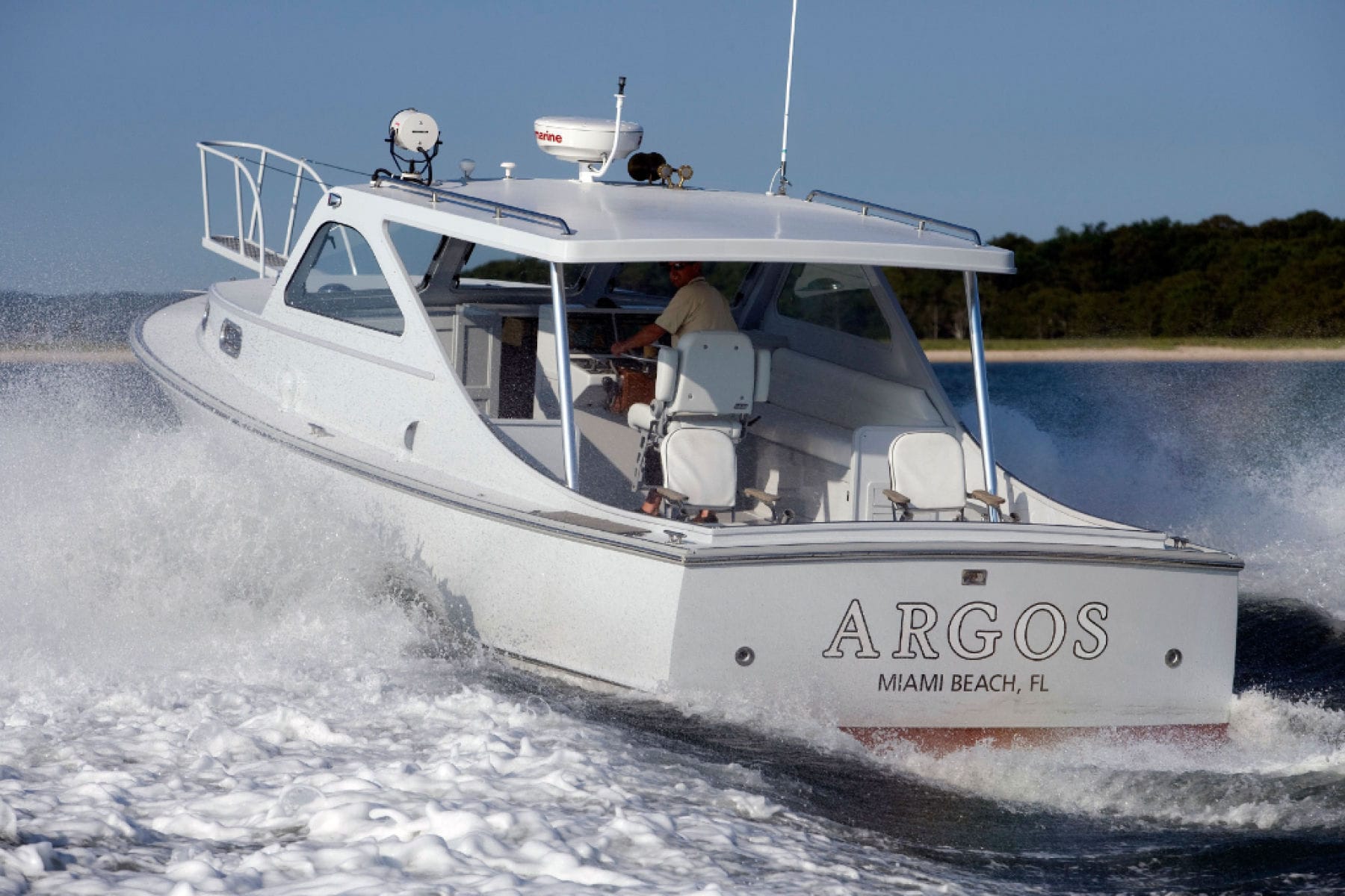 Inboard express cruiser - PATRIOT - Ellis Boat - diesel / semi ...