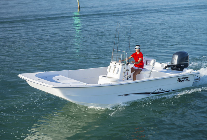 Outboard bay boat - 21 DLX - Carolina Skiff - center console / sport ...