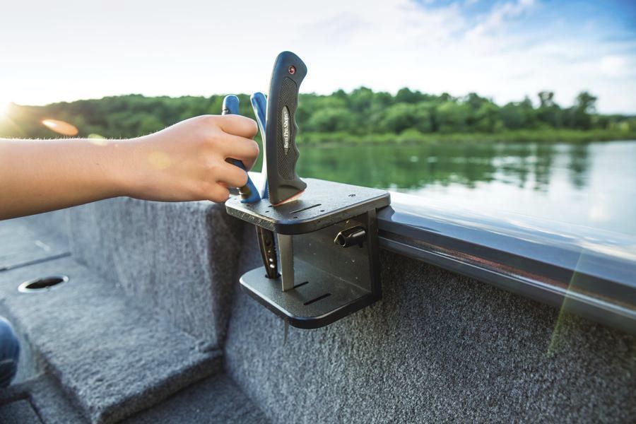 Outboard bay boat - Pro Guide™ V-175 SC - Tracker - side console ...